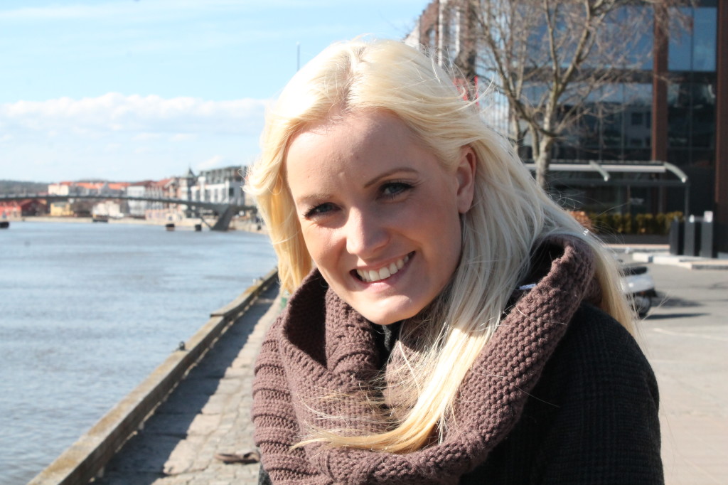 Maria Mohn- Jeg står fortsatt utenfor og ser inn... - vargas12.com